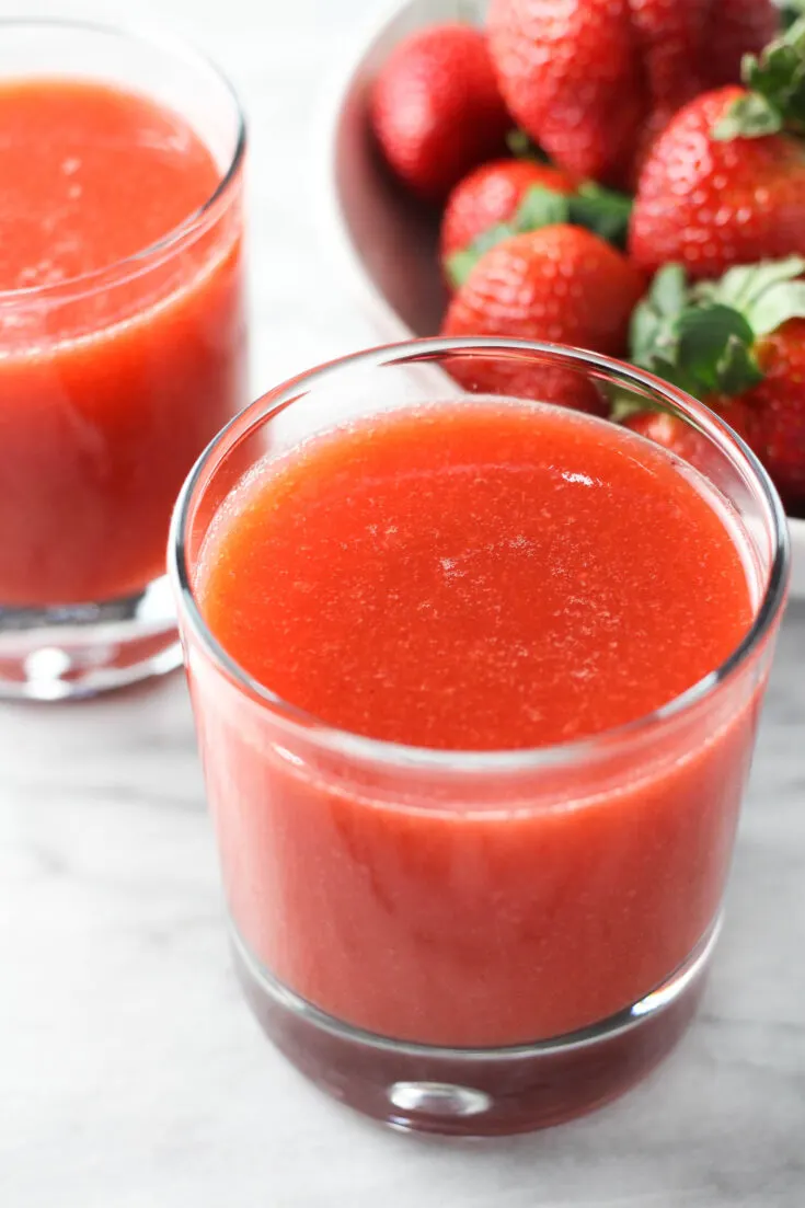 How to Make Strawberry Juice (Easy Recipe) | MariaUshakova.com
