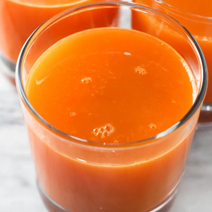 Easy Carrot Apple Ginger Juice Recipe | MariaUshakova.com