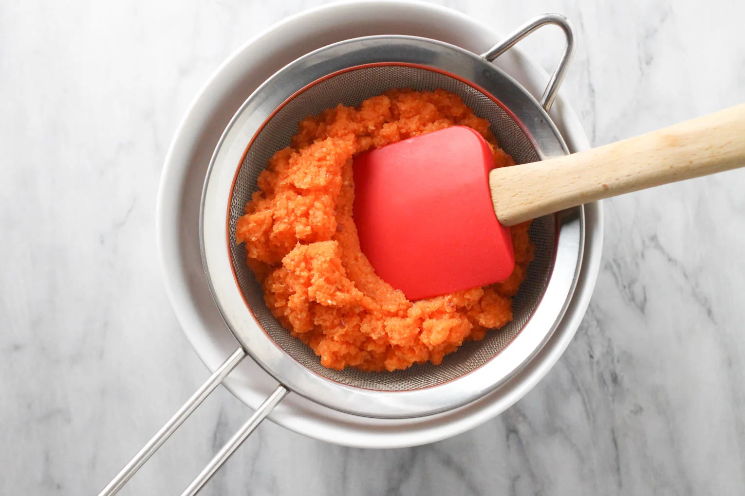 Easy Carrot Apple Ginger Juice Recipe | MariaUshakova.com